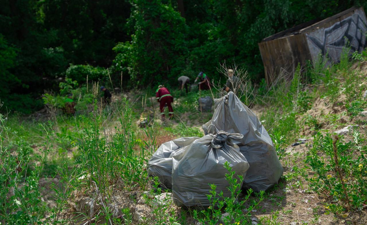 У Києві очистили річки Почайна та Либідь фото Читайте на Ukr Net